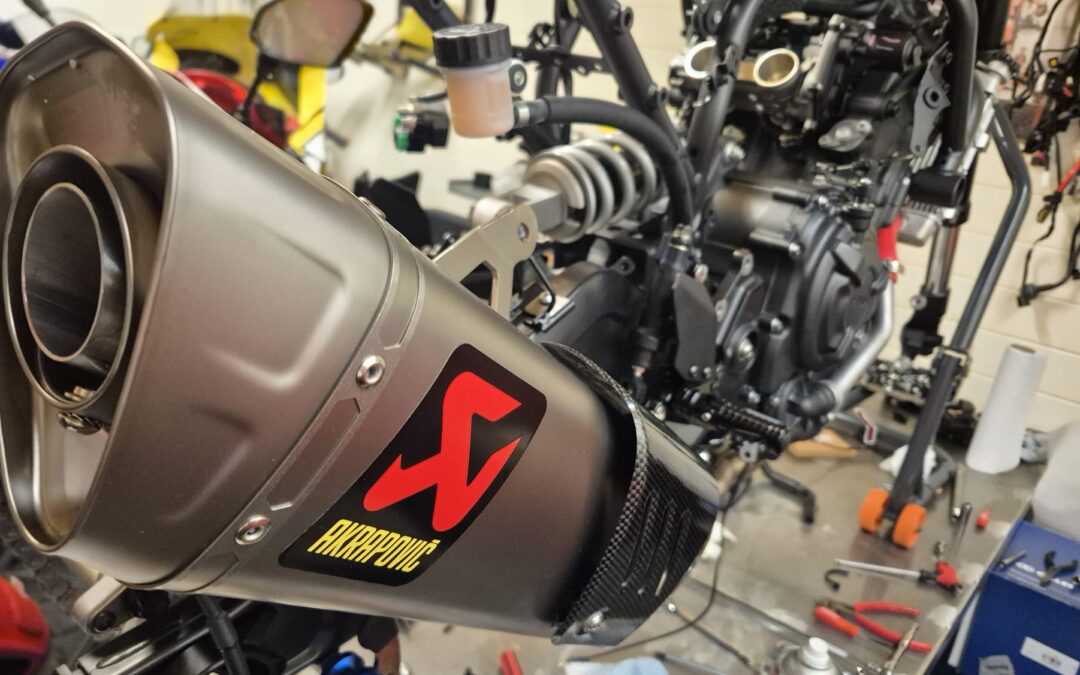 akrapovic - Custom Paint